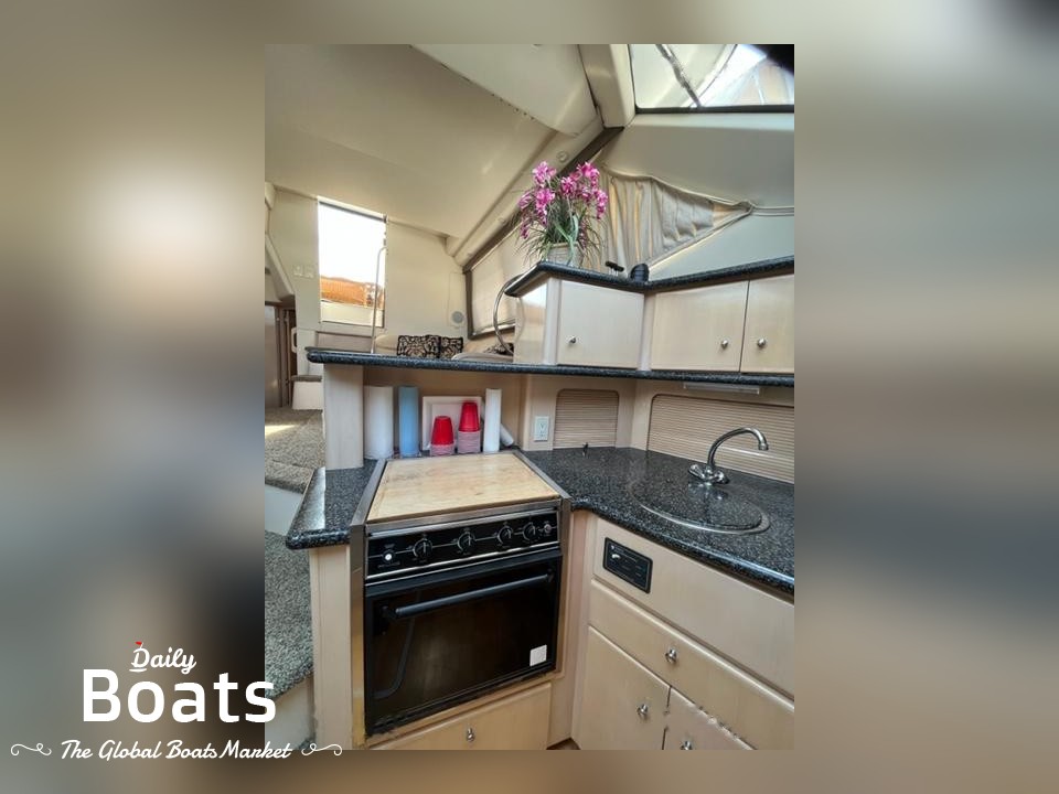 1999 Carver 404 Cockpit Motor Yacht for sale. View price, photos and ...