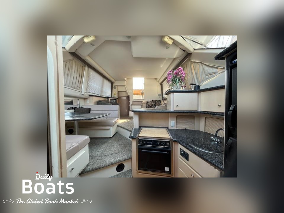 1999 Carver 404 Cockpit Motor Yacht for sale. View price, photos and ...