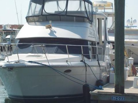 1995 Carver 390 Cockpit Motor Yacht for sale. View price, photos and ...