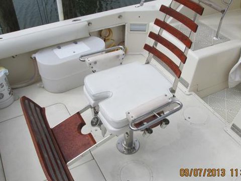 1983 Hatteras 32 Flybridge for sale. View price, photos and Buy 1983 ...