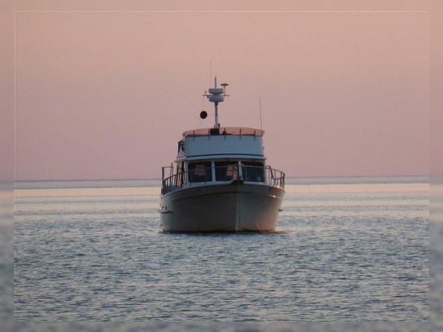 1989 Neptune 42 Sundeck Trawler Motor Yacht for sale. View price ...