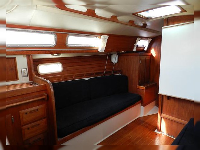 1988 Ericson 28 Yanmar for sale. View price, photos and Buy 1988 ...
