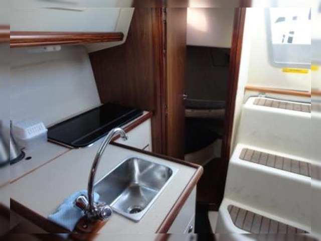 2005 Hunter Legend 27 for sale. View price, photos and Buy 2005 Hunter ...