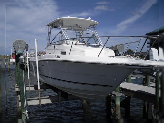 1995 Robalo 2440 Walk Around for sale. View price, photos and Buy 1995 ...