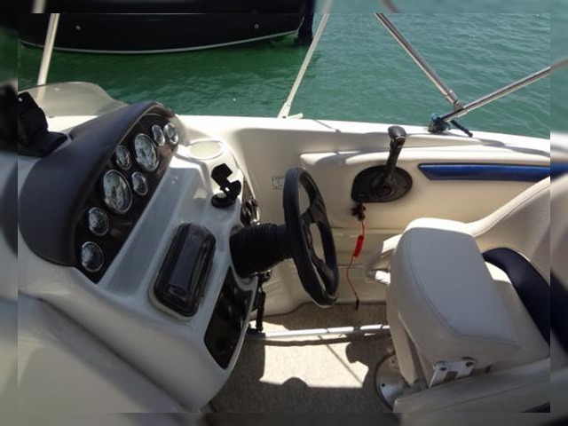 2001 Monterey 240 Explorer for sale. View price, photos and Buy 2001 ...