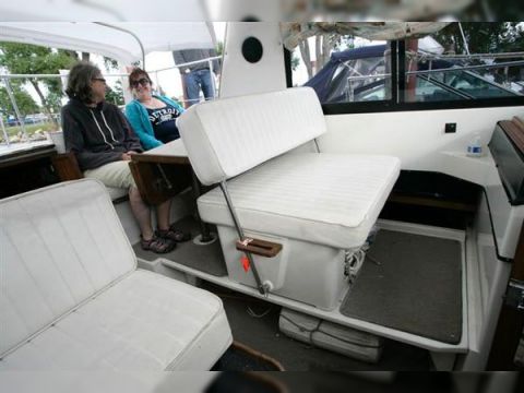 1983 Carver 28 Riviera for sale. View price, photos and Buy 1983 Carver ...