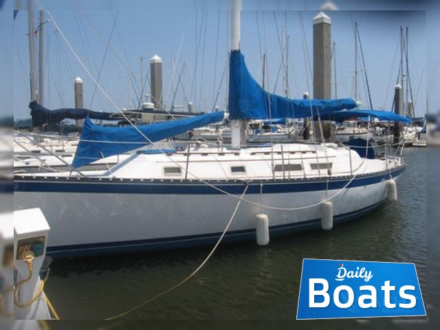 1984 Hunter 37 Cutter for sale. View price, photos and Buy 1984 Hunter ...