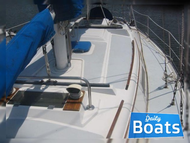 1984 Hunter 37 Cutter for sale. View price, photos and Buy 1984 Hunter ...